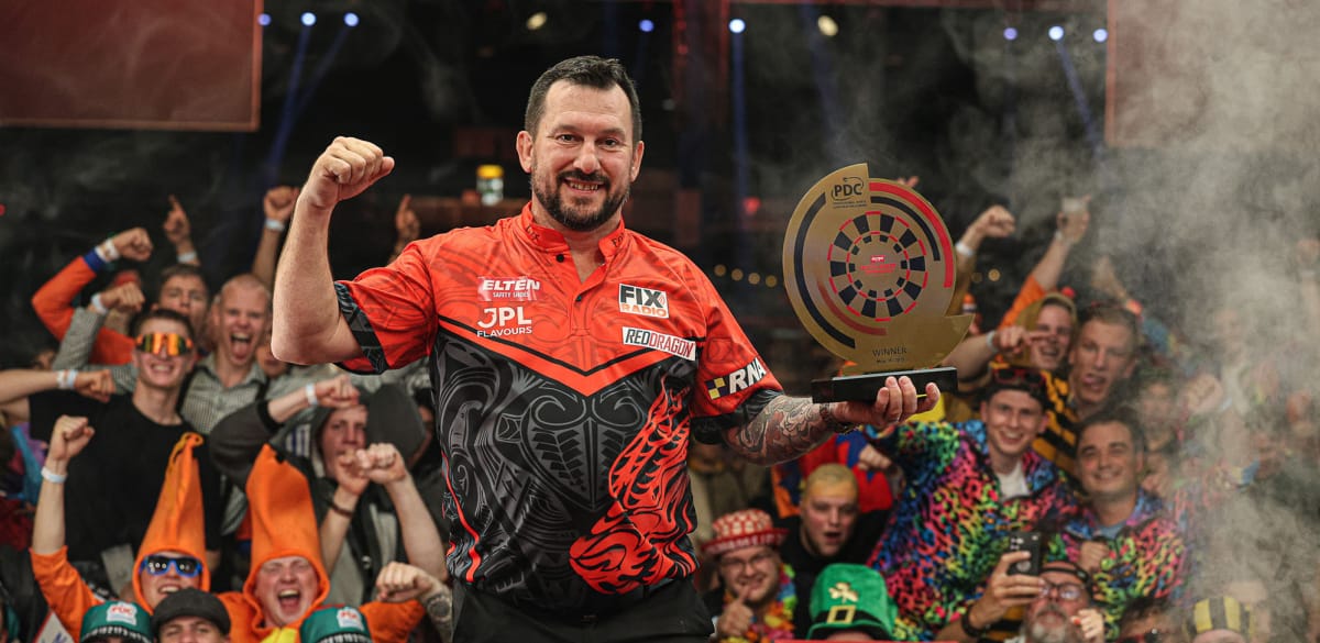 Comeback king Clayton claims Dutch Darts Championship title in Rosmalen ...