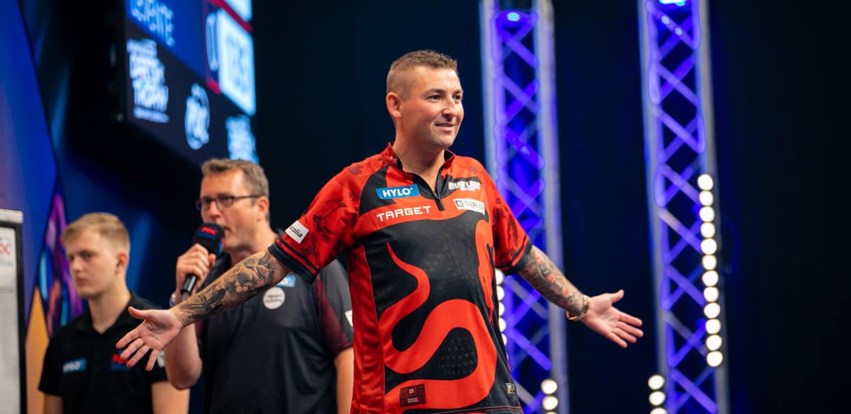 Aspinall to renew Humphries rivalry at the Hungarian Darts Trophy ...
